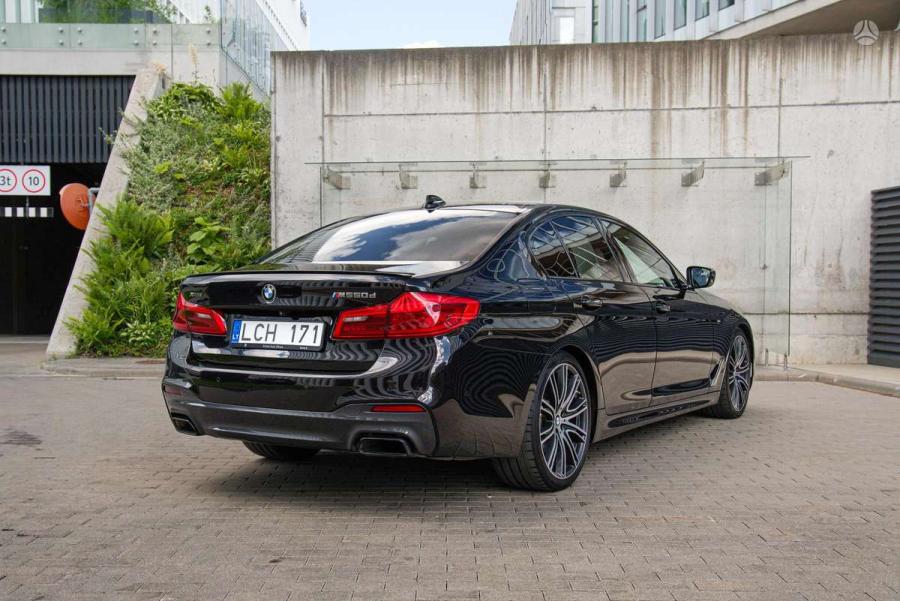 Black BMW M550 2017 in Vilnius, with an engine capacity of 2.99 L and mileage of 210 thousand km for 26000 €, photo 7 on AUTOMOTO.COM.LV