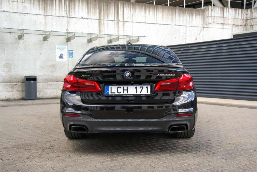 Black BMW M550 2017 in Vilnius, with an engine capacity of 2.99 L and mileage of 210 thousand km for 26000 €, photo 10 on AUTOMOTO.COM.LV