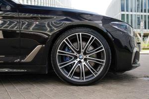 Black BMW M550 2017 in Vilnius, with an engine capacity of 2.99 L and mileage of 210 thousand km for 26000 €, photo 13 on AUTOMOTO.COM.LV