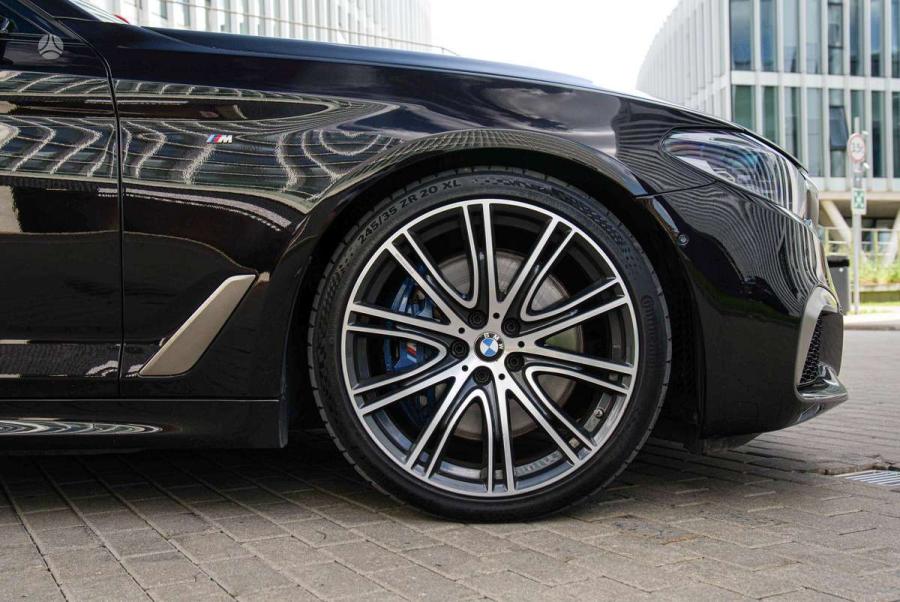 Black BMW M550 2017 in Vilnius, with an engine capacity of 2.99 L and mileage of 210 thousand km for 26000 €, photo 13 on AUTOMOTO.COM.LV