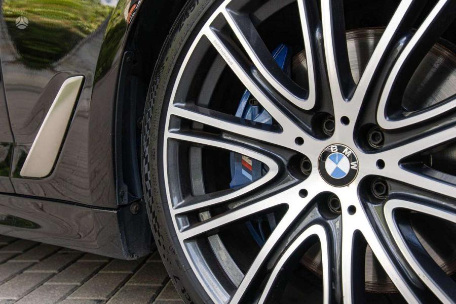 Black BMW M550 2017 in Vilnius, with an engine capacity of 2.99 L and mileage of 210 thousand km for 26000 €, photo 14 on AUTOMOTO.COM.LV