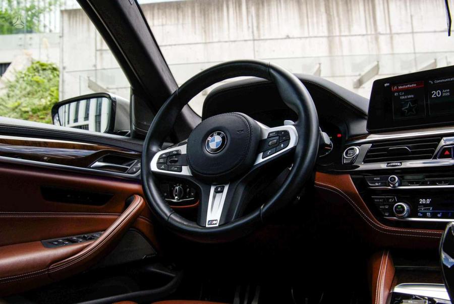Black BMW M550 2017 in Vilnius, with an engine capacity of 2.99 L and mileage of 210 thousand km for 26000 €, photo 18 on AUTOMOTO.COM.LV