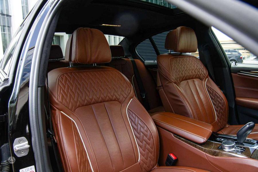 Black BMW M550 2017 in Vilnius, with an engine capacity of 2.99 L and mileage of 210 thousand km for 26000 €, photo 21 on AUTOMOTO.COM.LV