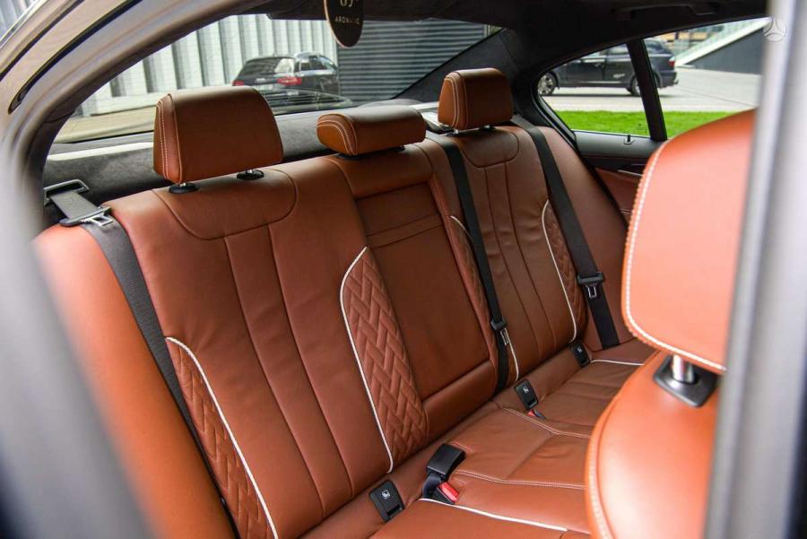 Black BMW M550 2017 in Vilnius, with an engine capacity of 2.99 L and mileage of 210 thousand km for 26000 €, photo 22 on AUTOMOTO.COM.LV