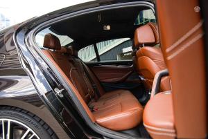 Black BMW M550 2017 in Vilnius, with an engine capacity of 2.99 L and mileage of 210 thousand km for 26000 €, photo 23 on AUTOMOTO.COM.LV