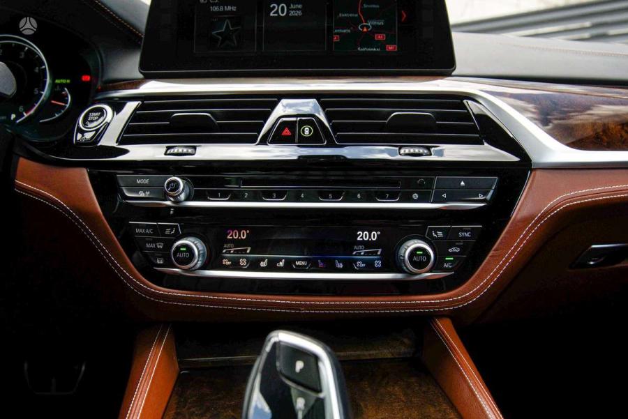 Black BMW M550 2017 in Vilnius, with an engine capacity of 2.99 L and mileage of 210 thousand km for 26000 €, photo 28 on AUTOMOTO.COM.LV