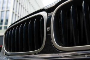 Black BMW M550 2017 in Vilnius, with an engine capacity of 2.99 L and mileage of 210 thousand km for 26000 €, photo 32 on AUTOMOTO.COM.LV