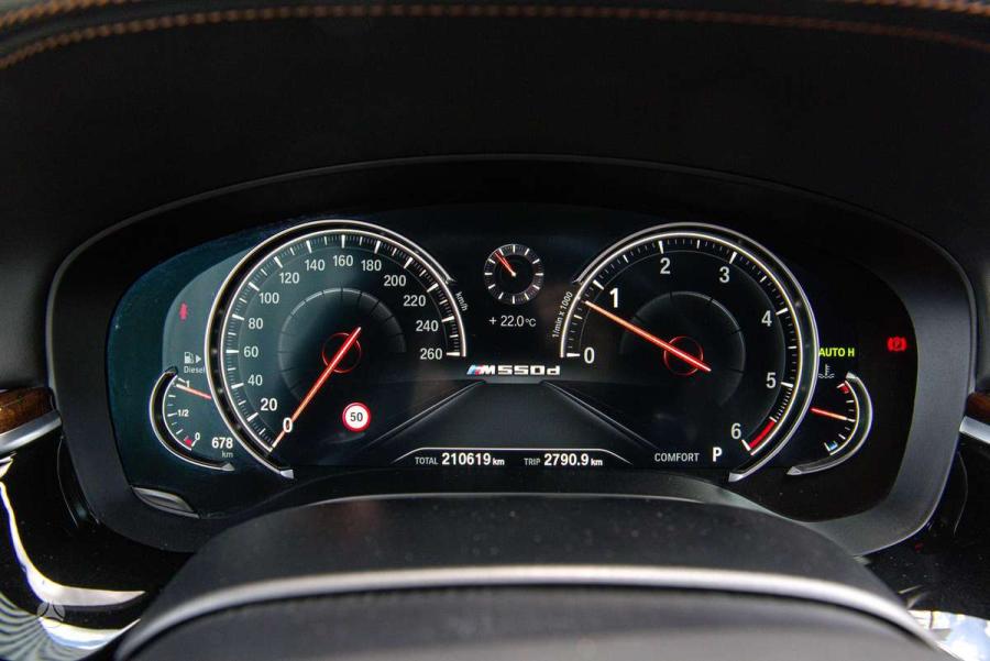 Black BMW M550 2017 in Vilnius, with an engine capacity of 2.99 L and mileage of 210 thousand km for 26000 €, photo 36 on AUTOMOTO.COM.LV