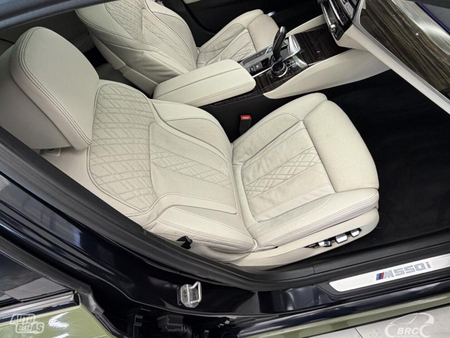Melns BMW M550 2018 Avižieniai, ar dzinēja tilpumu 4.40 L un nobraukumu 155 tūkst. km par 24900 €, foto 6 vietnē AUTOMOTO.COM.LV