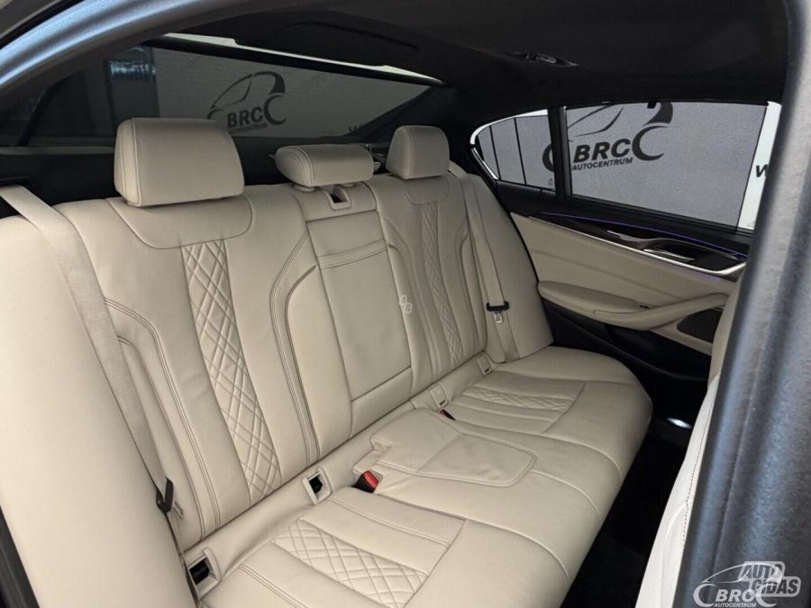 Melns BMW M550 2018 Avižieniai, ar dzinēja tilpumu 4.40 L un nobraukumu 155 tūkst. km par 24900 €, foto 14 vietnē AUTOMOTO.COM.LV
