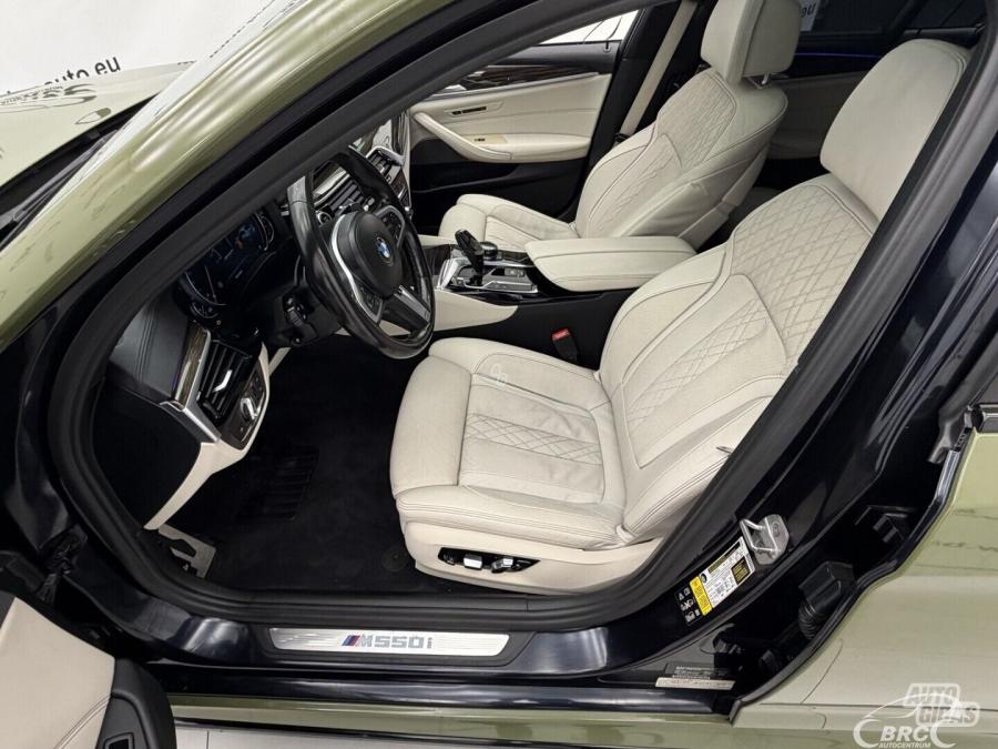 Melns BMW M550 2018 Avižieniai, ar dzinēja tilpumu 4.40 L un nobraukumu 155 tūkst. km par 24900 €, foto 24 vietnē AUTOMOTO.COM.LV