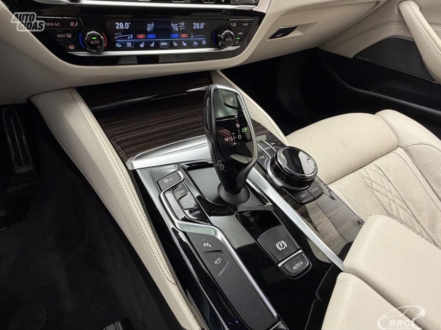 Melns BMW M550 2018 Avižieniai, ar dzinēja tilpumu 4.40 L un nobraukumu 155 tūkst. km par 24900 €, foto 30 vietnē AUTOMOTO.COM.LV