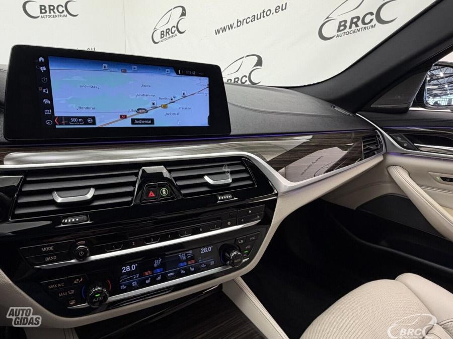 Melns BMW M550 2018 Avižieniai, ar dzinēja tilpumu 4.40 L un nobraukumu 155 tūkst. km par 24900 €, foto 31 vietnē AUTOMOTO.COM.LV