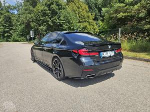 Black BMW M550 2018 in Panevezys, with an engine capacity of 4.40 L and mileage of 156 thousand km for 30000 €, photo 6 on AUTOMOTO.COM.LV