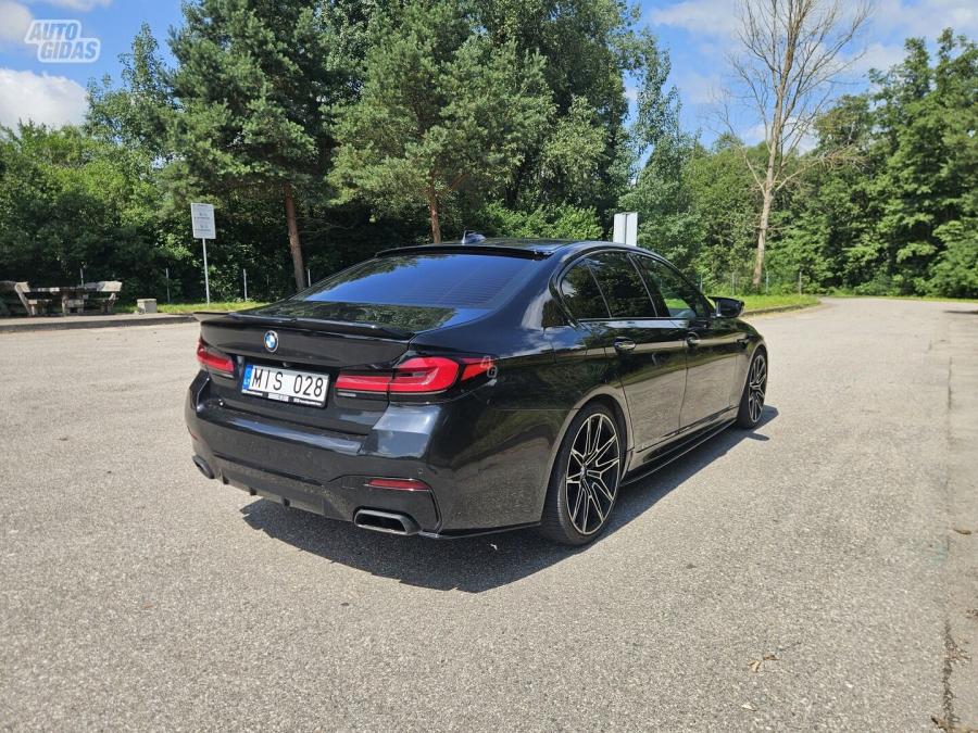 Black BMW M550 2018 in Panevezys, with an engine capacity of 4.40 L and mileage of 156 thousand km for 30000 €, photo 8 on AUTOMOTO.COM.LV