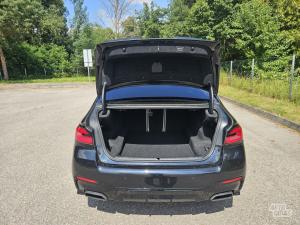 Black BMW M550 2018 in Panevezys, with an engine capacity of 4.40 L and mileage of 156 thousand km for 30000 €, photo 10 on AUTOMOTO.COM.LV
