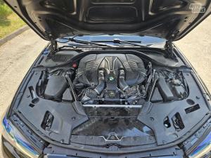 Black BMW M550 2018 in Panevezys, with an engine capacity of 4.40 L and mileage of 156 thousand km for 30000 €, photo 11 on AUTOMOTO.COM.LV