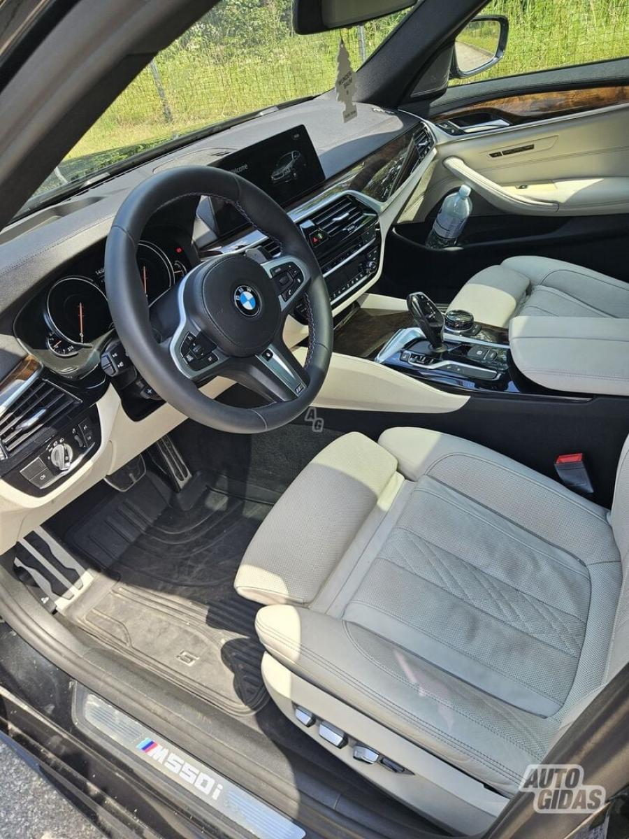 Black BMW M550 2018 in Panevezys, with an engine capacity of 4.40 L and mileage of 156 thousand km for 30000 €, photo 13 on AUTOMOTO.COM.LV