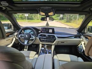 Black BMW M550 2018 in Panevezys, with an engine capacity of 4.40 L and mileage of 156 thousand km for 30000 €, photo 14 on AUTOMOTO.COM.LV