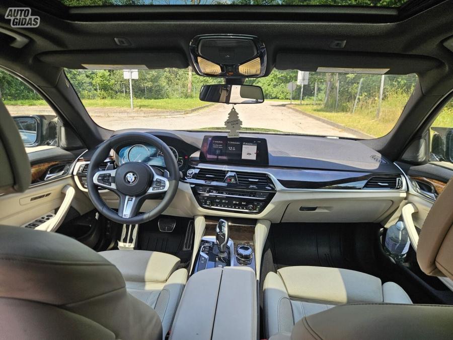Black BMW M550 2018 in Panevezys, with an engine capacity of 4.40 L and mileage of 156 thousand km for 30000 €, photo 14 on AUTOMOTO.COM.LV