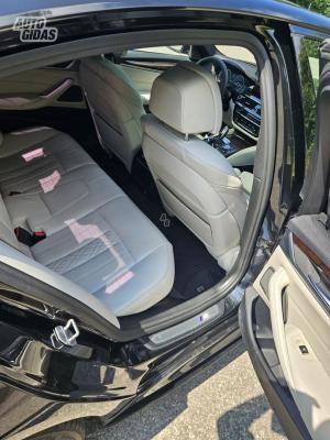 Black BMW M550 2018 in Panevezys, with an engine capacity of 4.40 L and mileage of 156 thousand km for 30000 €, photo 17 on AUTOMOTO.COM.LV