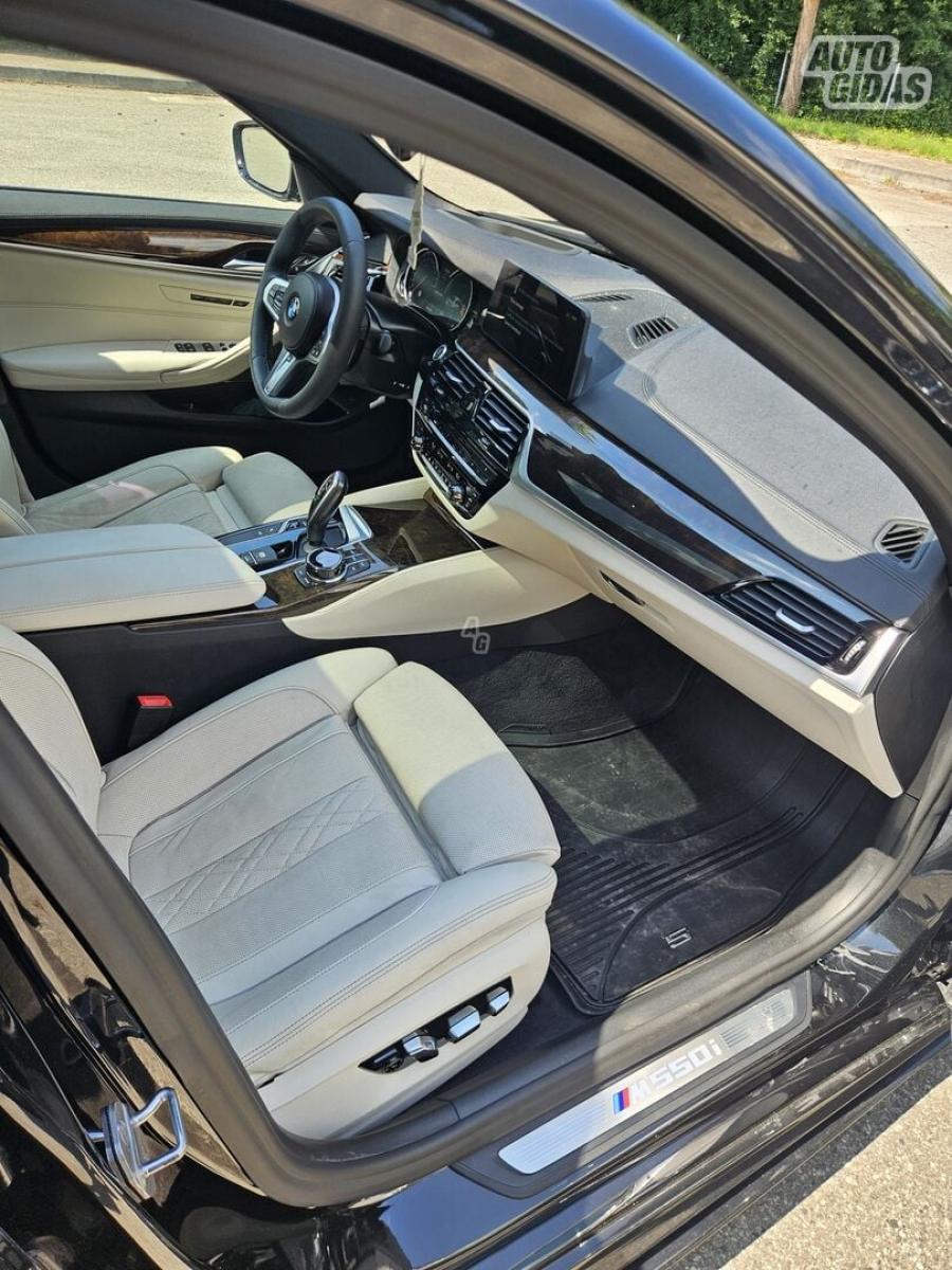 Black BMW M550 2018 in Panevezys, with an engine capacity of 4.40 L and mileage of 156 thousand km for 30000 €, photo 18 on AUTOMOTO.COM.LV