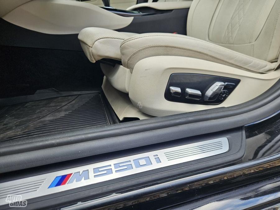 Black BMW M550 2018 in Panevezys, with an engine capacity of 4.40 L and mileage of 156 thousand km for 30000 €, photo 19 on AUTOMOTO.COM.LV