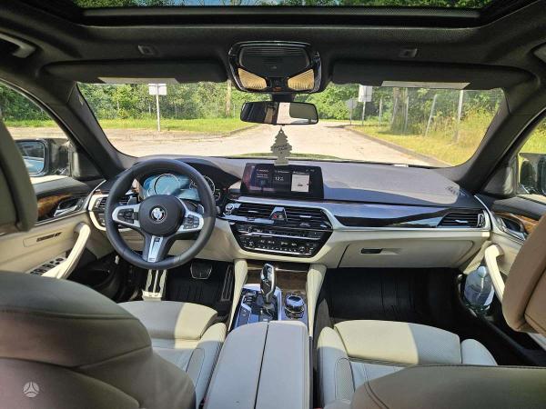 Black BMW M550 2018 in Panevezys, with an engine capacity of 4.40 L and mileage of 157 thousand km for 31000 €, photo 10 on AUTOMOTO.COM.LV