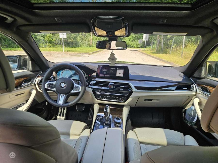 Черный БМВ M550 2018 в Паневежис, объемом двигателя 4.40 л и пробегом 157 тыс. км за 31000 €, фото 11 на AUTOMOTO.COM.LV