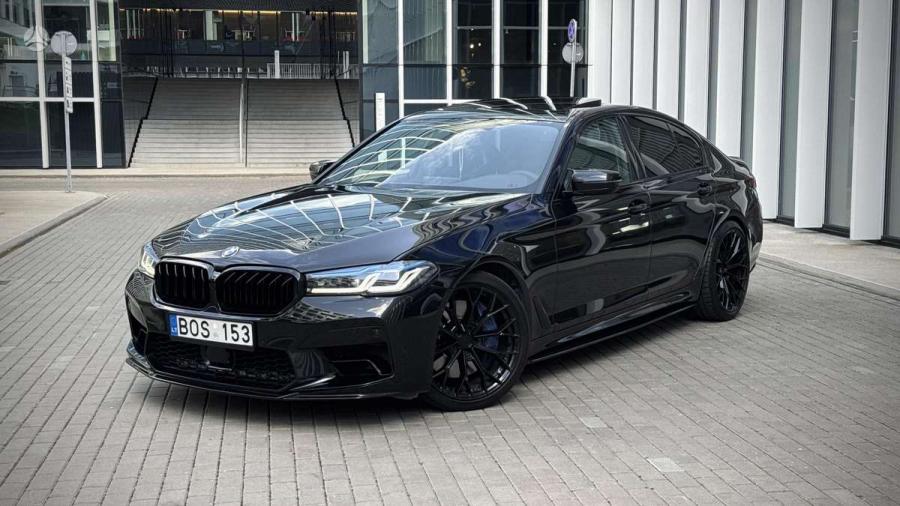 Black BMW M550 2018 in Vilnius, with an engine capacity of 4.40 L and mileage of 120 thousand km for 33999 €, photo 1 on AUTOMOTO.COM.LV