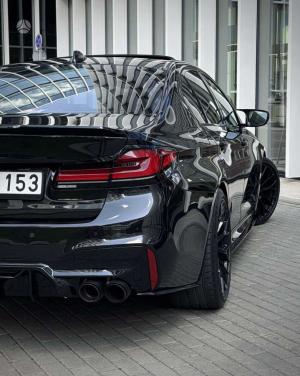 Black BMW M550 2018 in Vilnius, with an engine capacity of 4.40 L and mileage of 120 thousand km for 33999 €, photo 3 on AUTOMOTO.COM.LV