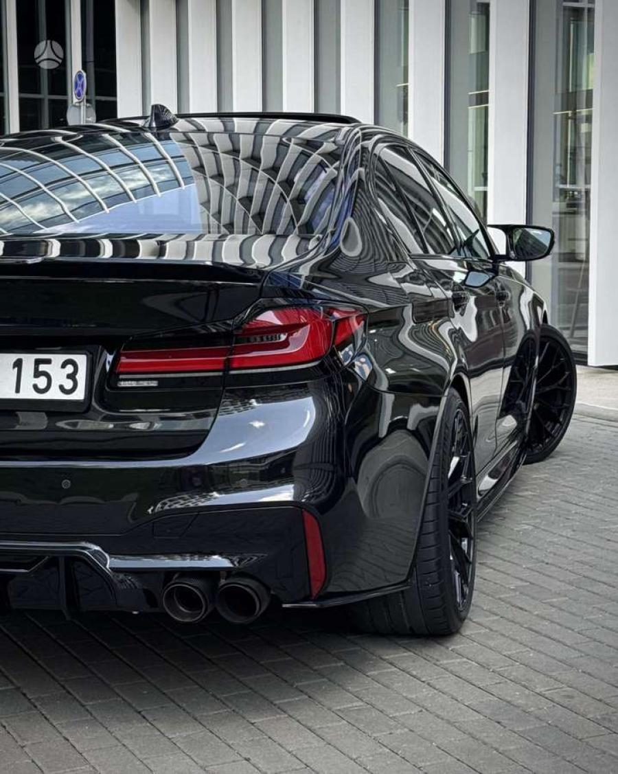 Black BMW M550 2018 in Vilnius, with an engine capacity of 4.40 L and mileage of 120 thousand km for 33999 €, photo 3 on AUTOMOTO.COM.LV