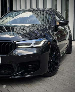 Black BMW M550 2018 in Vilnius, with an engine capacity of 4.40 L and mileage of 120 thousand km for 33999 €, photo 4 on AUTOMOTO.COM.LV