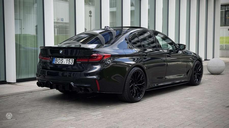 Black BMW M550 2018 in Vilnius, with an engine capacity of 4.40 L and mileage of 120 thousand km for 33999 €, photo 6 on AUTOMOTO.COM.LV