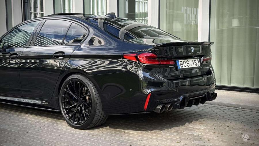 Black BMW M550 2018 in Vilnius, with an engine capacity of 4.40 L and mileage of 120 thousand km for 33999 €, photo 11 on AUTOMOTO.COM.LV
