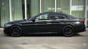 Black BMW M550 2018 in Vilnius, with an engine capacity of 4.40 L and mileage of 120 thousand km for 33999 €, photo 13 on AUTOMOTO.COM.LV