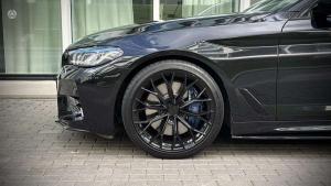 Black BMW M550 2018 in Vilnius, with an engine capacity of 4.40 L and mileage of 120 thousand km for 33999 €, photo 15 on AUTOMOTO.COM.LV