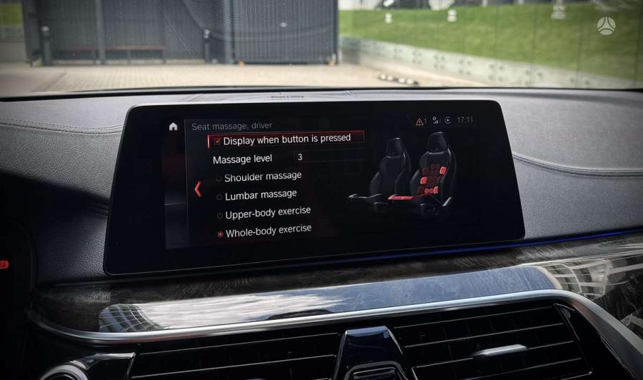 Black BMW M550 2018 in Vilnius, with an engine capacity of 4.40 L and mileage of 120 thousand km for 33999 €, photo 21 on AUTOMOTO.COM.LV