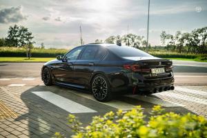 Black BMW M550 2018 in Kaunas, with an engine capacity of 4.40 L and mileage of 168 thousand km for 30777 €, photo 6 on AUTOMOTO.COM.LV