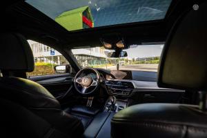 Black BMW M550 2018 in Kaunas, with an engine capacity of 4.40 L and mileage of 168 thousand km for 30777 €, photo 16 on AUTOMOTO.COM.LV