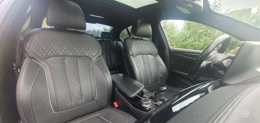 Черный БМВ M550 2018 в Каунас, объемом двигателя 4.40 л и пробегом 150 тыс. км за 25800 €, фото 16 на AUTOMOTO.COM.LV