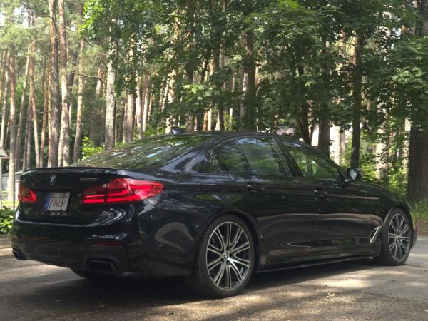 Черный БМВ M550 2019 в Вильнюс, объемом двигателя 4.40 л и пробегом 123 тыс. км за 27000 €, фото 3 на AUTOMOTO.COM.LV