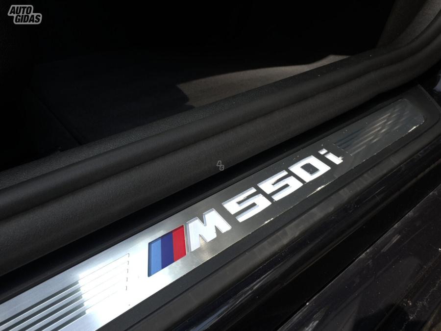 Melns BMW M550 2019 Viļņa, ar dzinēja tilpumu 4.40 L un nobraukumu 123 tūkst. km par 27000 €, foto 25 vietnē AUTOMOTO.COM.LV