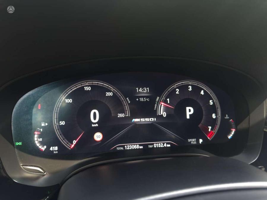 Melns BMW M550 2019 Viļņa, ar dzinēja tilpumu 4.40 L un nobraukumu 123 tūkst. km par 26500 €, foto 22 vietnē AUTOMOTO.COM.LV