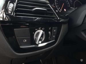 Melns BMW M550 2019 Viļņa, ar dzinēja tilpumu 4.40 L un nobraukumu 123 tūkst. km par 26500 €, foto 27 vietnē AUTOMOTO.COM.LV