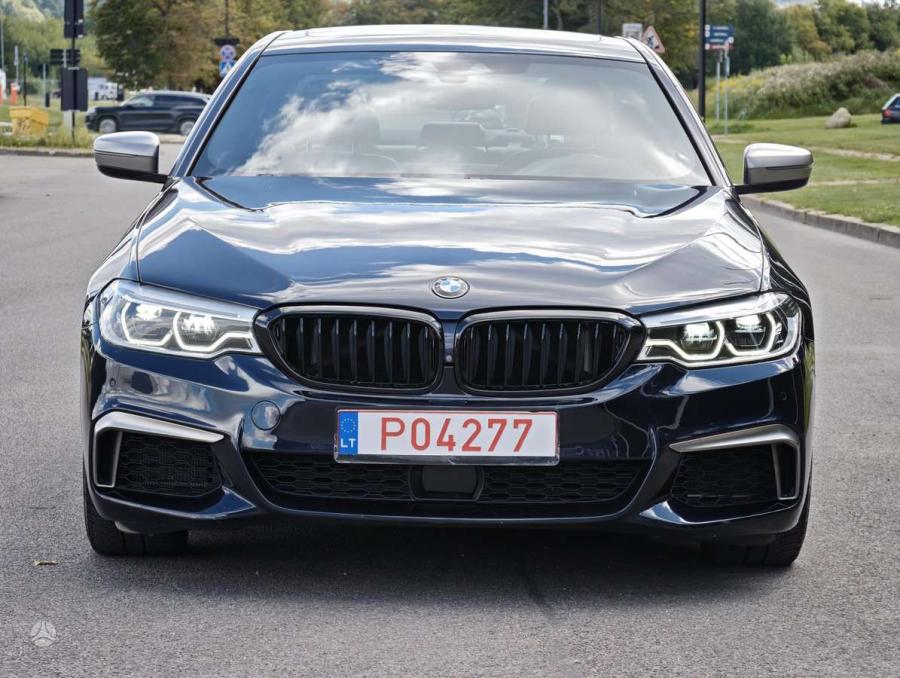 Черный БМВ M550 2019 в Вильнюс, объемом двигателя 4.40 л и пробегом 125 тыс. км за 25000 €, фото 3 на AUTOMOTO.COM.LV