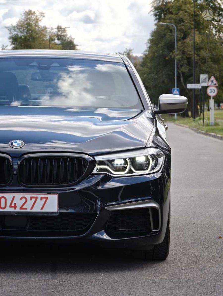 Черный БМВ M550 2019 в Вильнюс, объемом двигателя 4.40 л и пробегом 125 тыс. км за 25000 €, фото 4 на AUTOMOTO.COM.LV