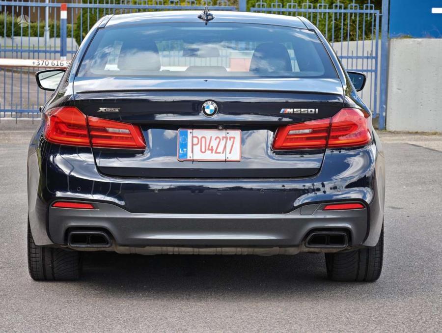 Черный БМВ M550 2019 в Вильнюс, объемом двигателя 4.40 л и пробегом 125 тыс. км за 25000 €, фото 7 на AUTOMOTO.COM.LV