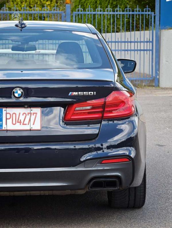 Melns BMW M550 2019 Viļņa, ar dzinēja tilpumu 4.40 L un nobraukumu 125 tūkst. km par 25000 €, foto 8 vietnē AUTOMOTO.COM.LV