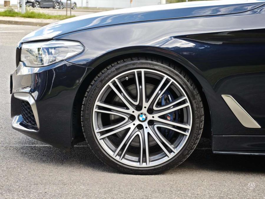 Черный БМВ M550 2019 в Вильнюс, объемом двигателя 4.40 л и пробегом 125 тыс. км за 25000 €, фото 11 на AUTOMOTO.COM.LV
